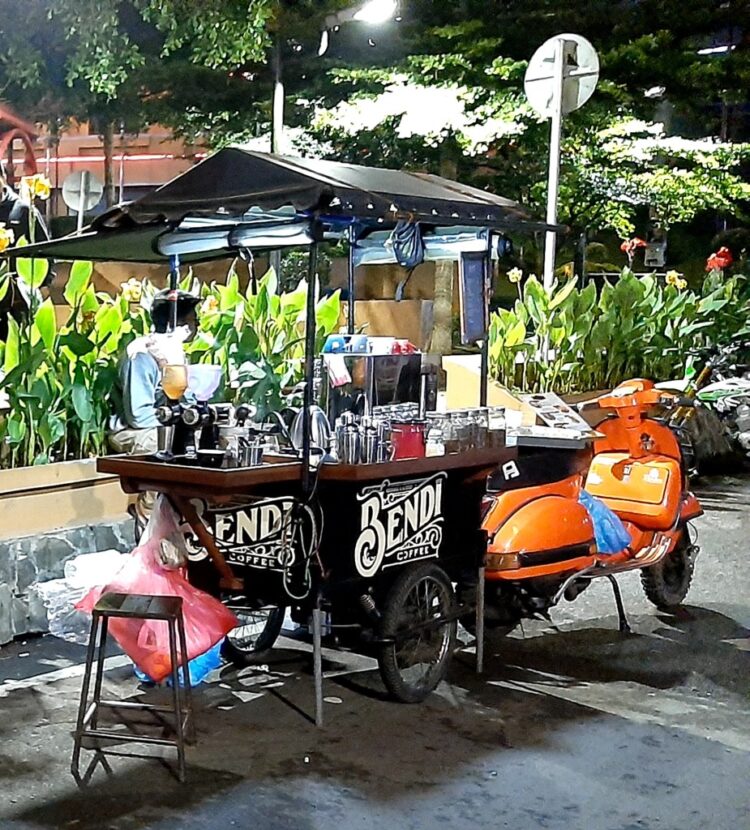 Bagi Pecinta Kopi, Harus Mencoba Kopi Bendi di Kota Bukittinggi ...