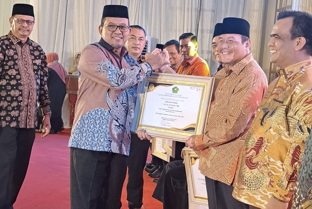 Ali Amran Kepala UPTD Asrama Haji Aceh Diapresiasi jadi Tokoh Inspiratif dan Inovatif 2024 ...