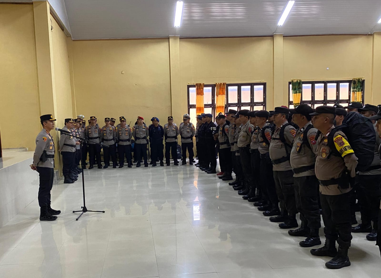 Ratusan Polisi di Solsel Bergerak Ke Lokasi TPS Pemilu 2024 - Metrokini.com